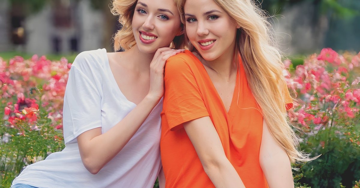 Contact | Carolina and Chiara of Bourbon-Two Sicilies